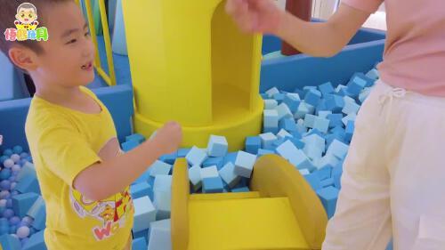 旗旗号巡洋舰乐园!小超人悟熙畅游游乐园,和妈妈玩捉迷藏游戏