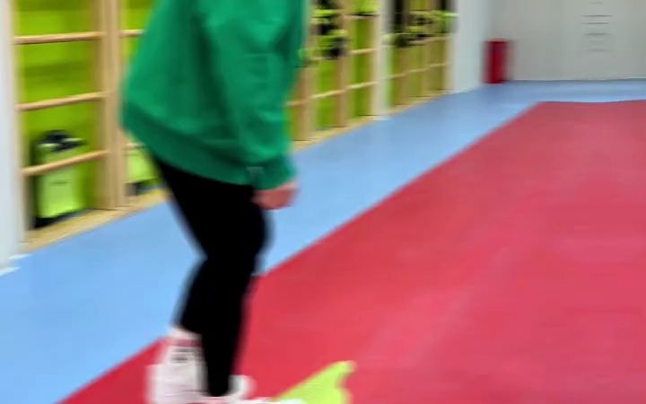 这款坐位体前屈训练辅助器,安全、高效,很适合青少年孩子训练使用!