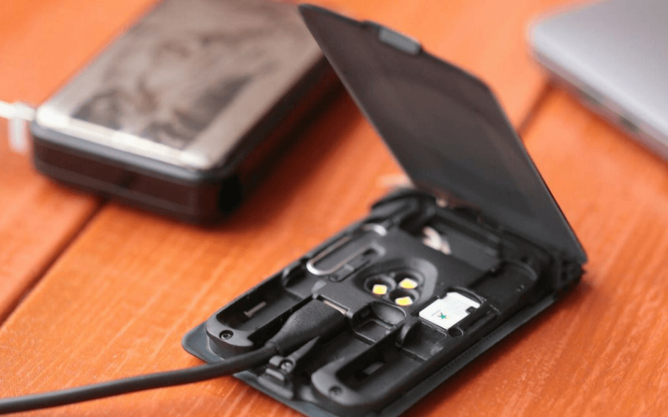 神奇卡片无线充:自带多头充电线和卡针备用SIM卡