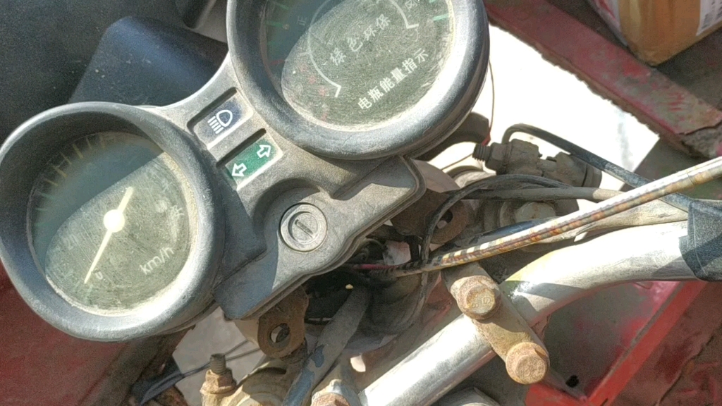 电动三轮车加电压表