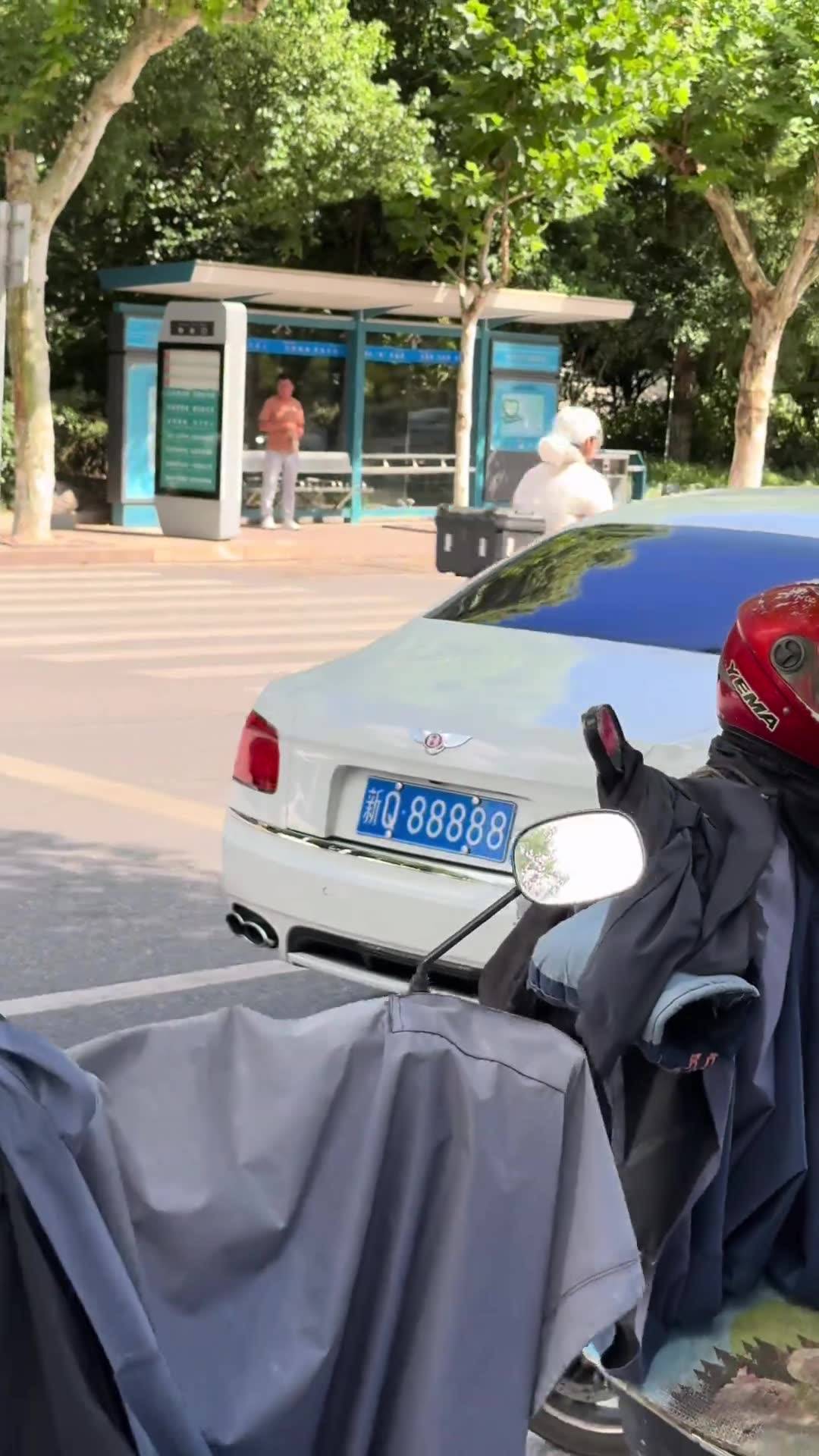 不愧是诸暨,豪车一台比一台顶!