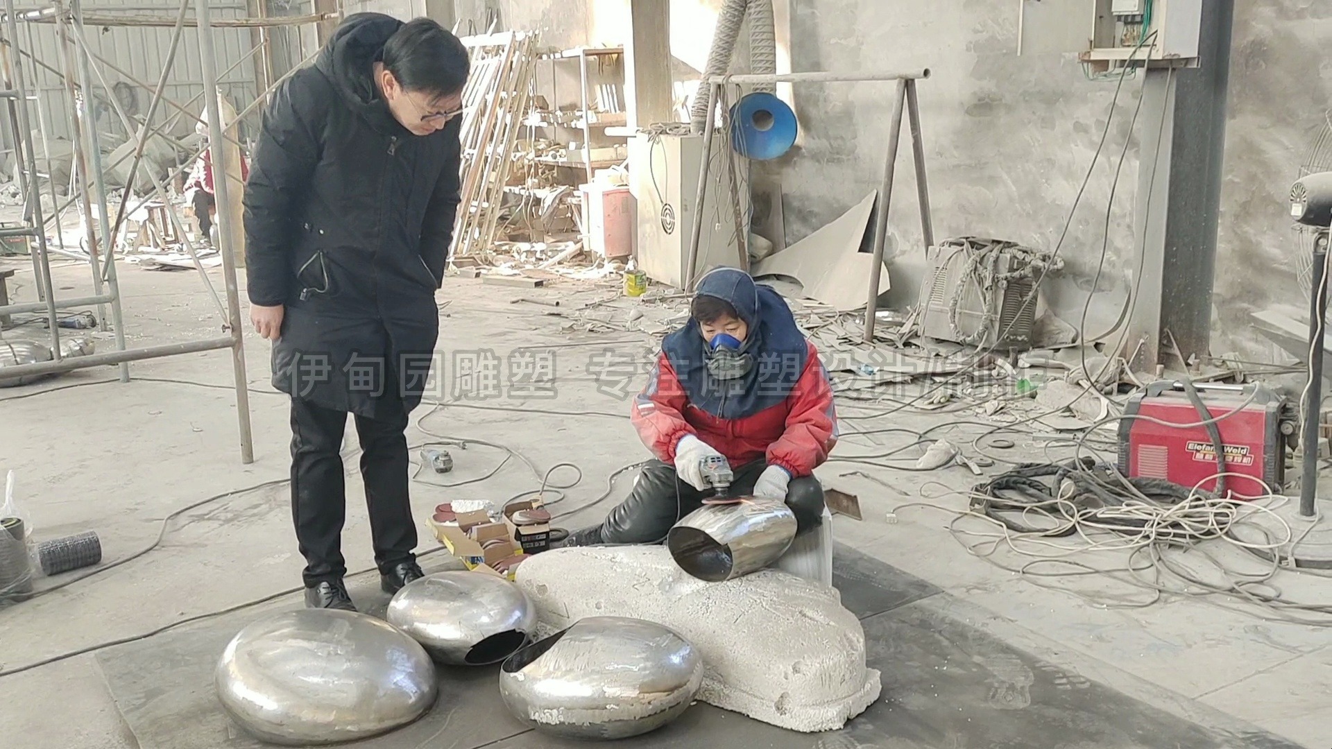 廉政雕塑,它们不仅仅是冰冷的石头或金属,而是承载着深刻寓意的艺术...