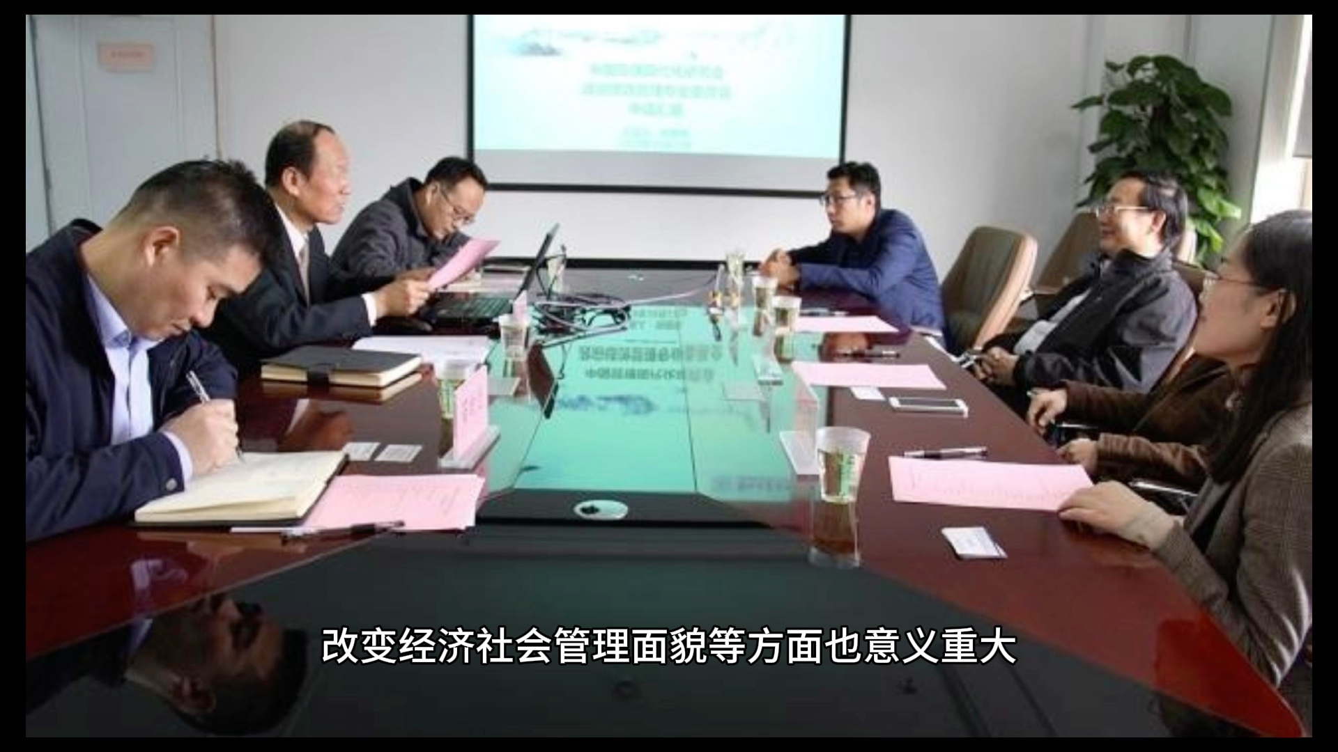 大数据行业的前景和现状来咯,想要从事大数据行业的小伙伴可以认真...