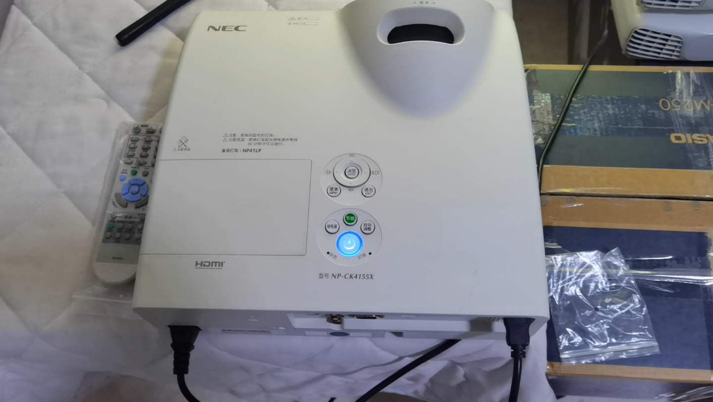 短焦投影仪房间终结者NEC投影仪无屏电视