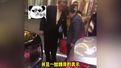 转弯撞到自行车,结局万万没想到