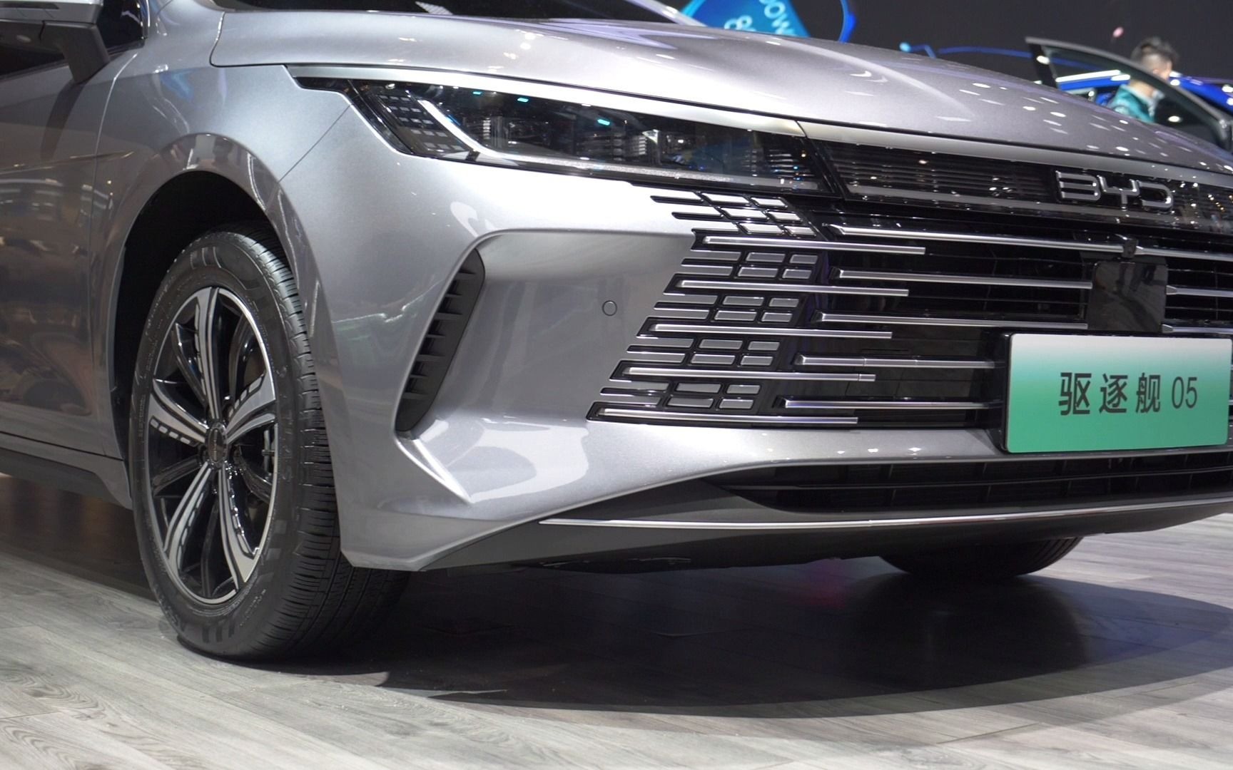 抢先体验比亚迪驱逐舰05混动专属车型,纯电续航可达120km