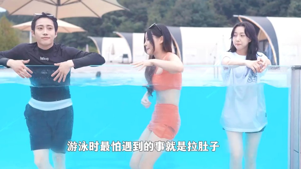 美女游泳池拉肚子,最后社死当场