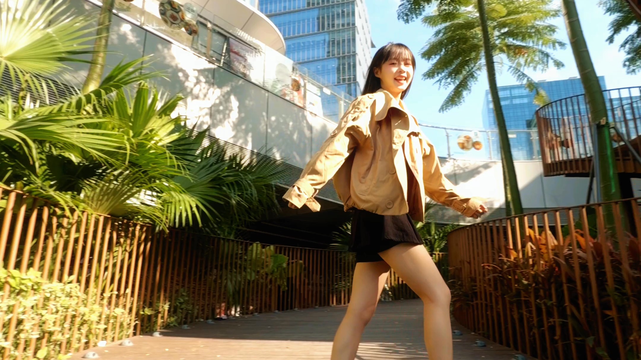 起猛了.手机稳定器居然还能这么玩?打卡照着拍!