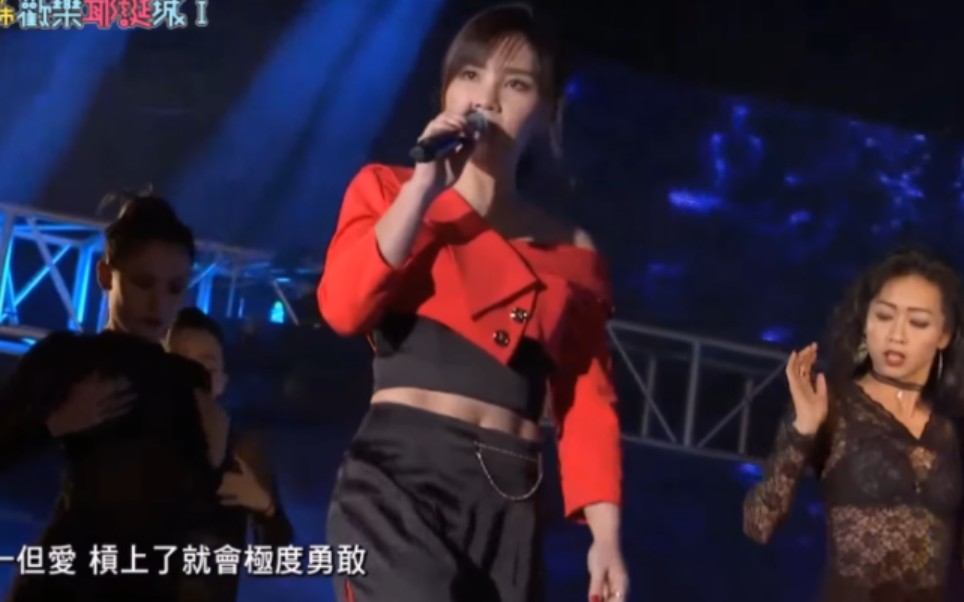 唱跳高手李佳薇,顏質巔峰大秀腹肌,飆唱你敢我就敢