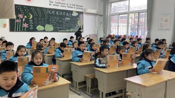果然视频丨朗朗读书声!聊城光明小学学生开启.