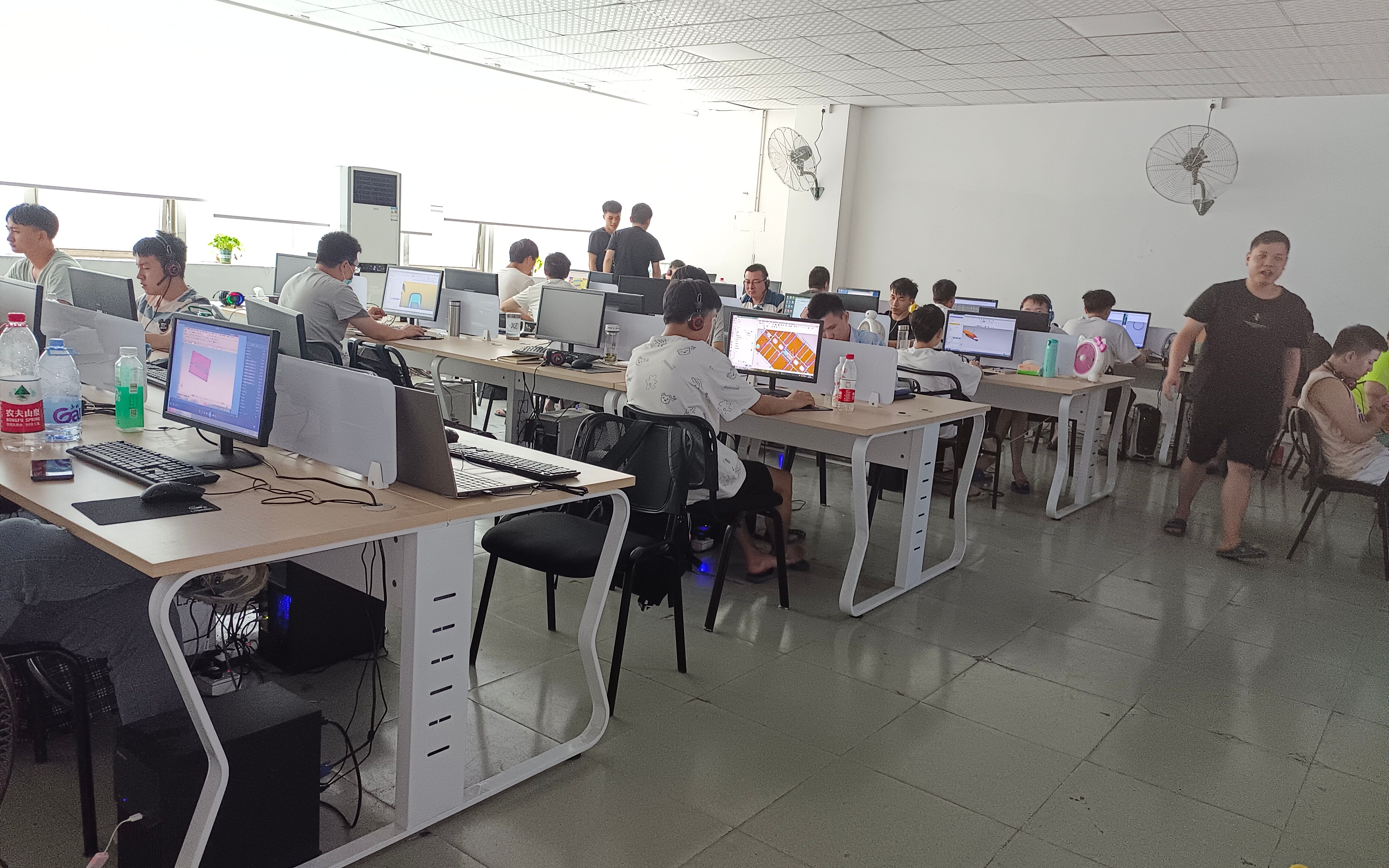 为什么大家宁愿选择去加工中心学习也不愿意去培训班?!当然是因为...