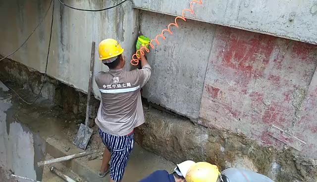 地铁隧道渗漏水赛诺技术人员现场培训YYA防水抗渗浆料使用技巧