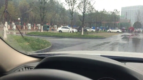 开车转弯技巧,新手司机看完后,从此避免剐蹭