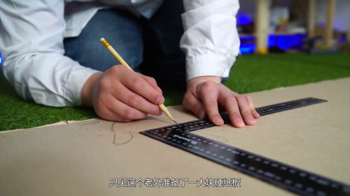 用硬纸板制作巨大木偶,操作起来灵活自如,现场竟然一片混乱!