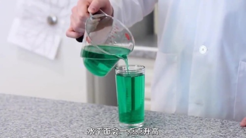 液体表面张力究竟有多强?太空吸管饮水呈现怎样的奇妙变化?