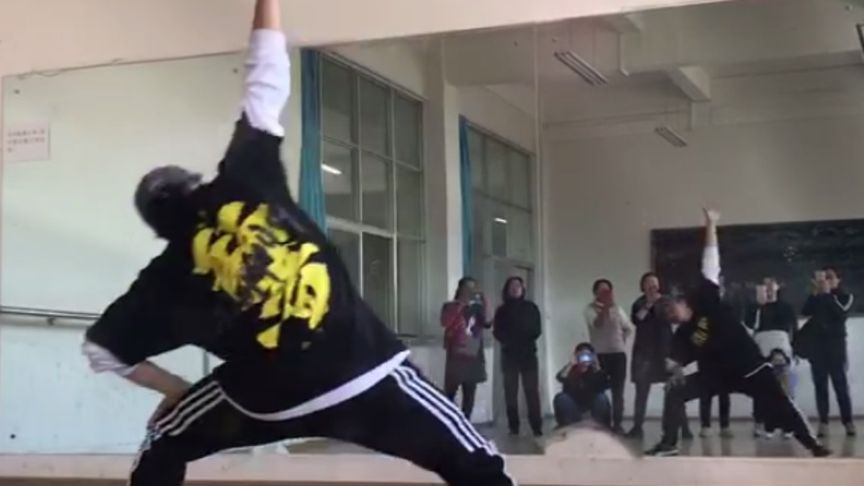 这就小学四年级的舞蹈!大家觉得好看吗?