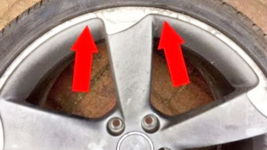 汽车轮毂刮擦磨损,看工人是如何翻新处理,简直比新的还行