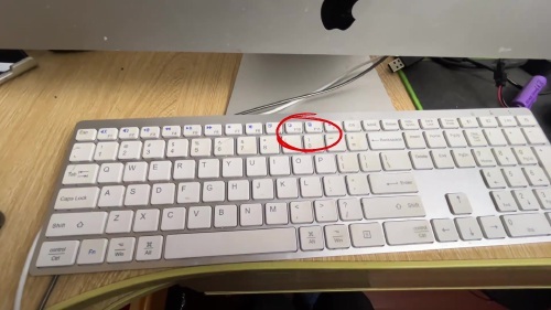 电脑键盘括号怎么打出来?