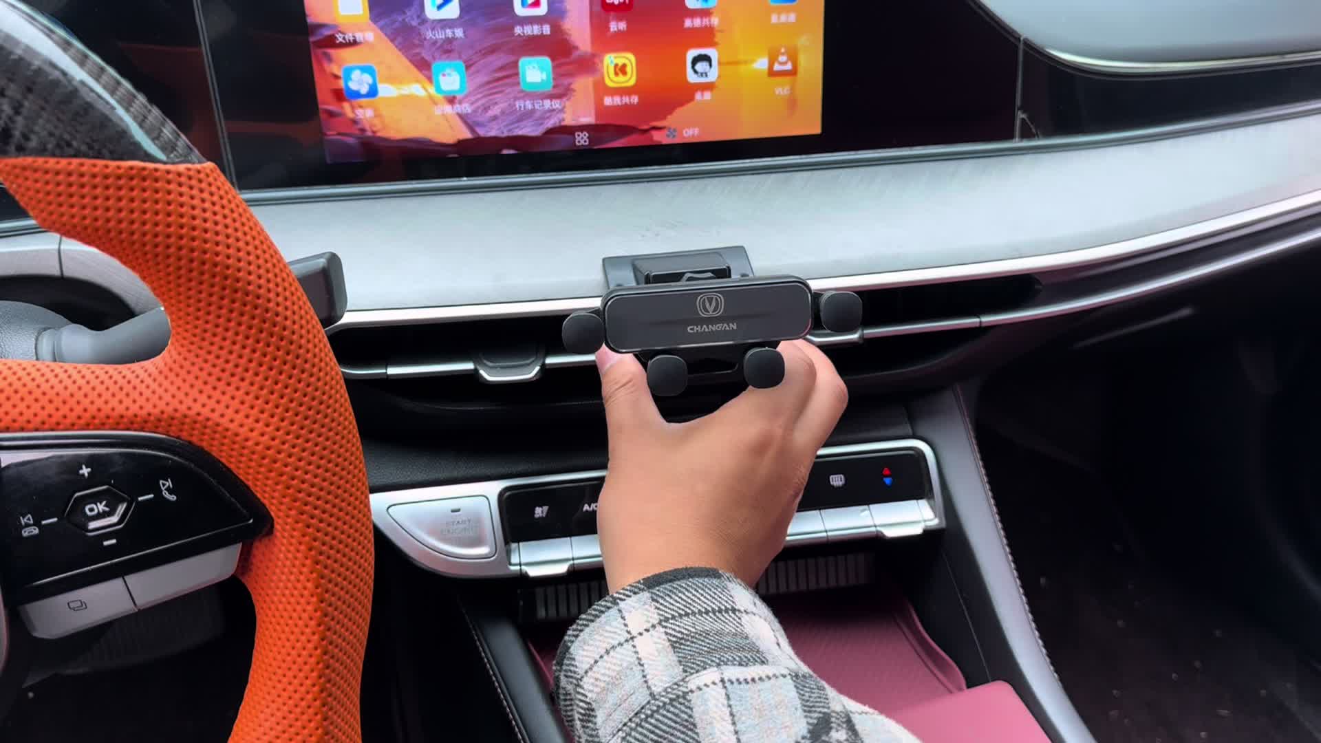 ...机械伸缩的设计,经久耐用,并且任何手机都能夹的非常牢固,卡扣的...