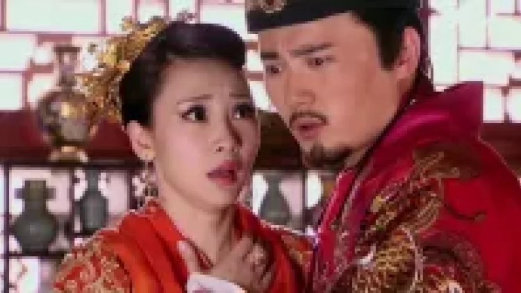 皇后肚子一天比一天大,怀孕了三年都没生下孩子,皇上吓坏了