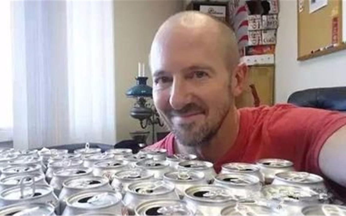 美国男子连喝24罐红牛,心跳急速肋骨断裂,被送医院抢救