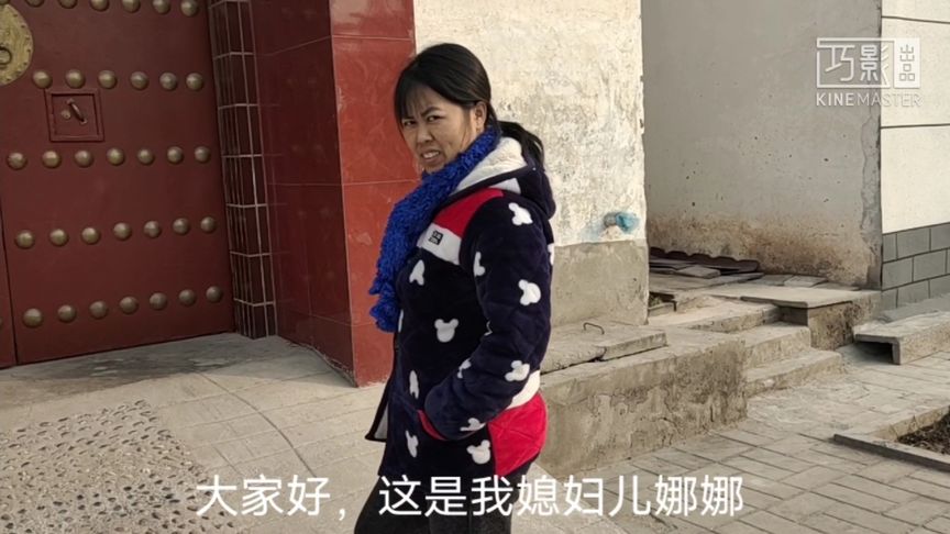 农村媳妇带我们去参观她的家,院子是真大!就是家里摆放太乱了!