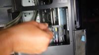EPSON爱普生R330打印机如何取出墨盒滚动齿轮滑动取出墨盒仓