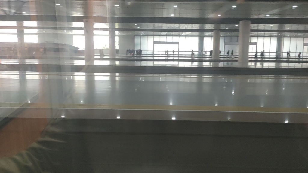 G1204次列车进南京南站