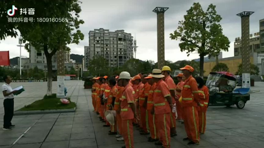 组织一线工人召开安全生产和智能提升会议