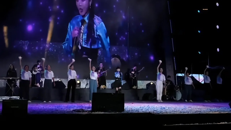 你总是如此如此如此的冷漠,我总是多么多么多么的寂寞…演唱