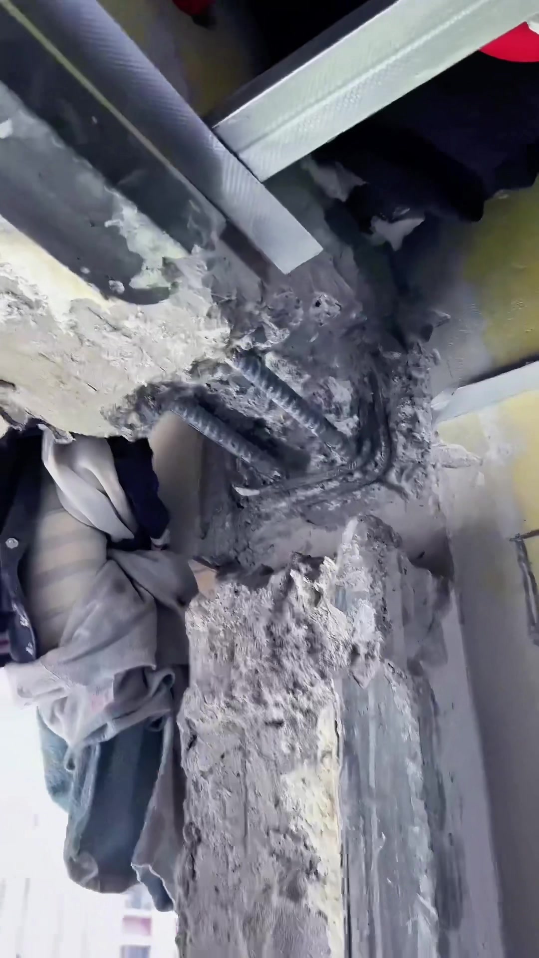 #德力西多功能墙体探测仪测钢筋电线混泥土承重墙透视暗线金属测量