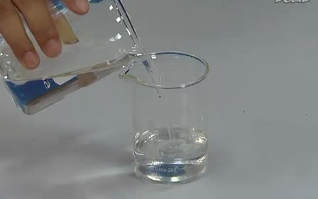 小学科学实验操作视频:模拟雨的形成