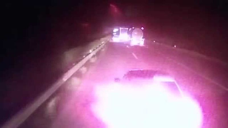 2名司机高速路上开“斗气车”车辆不仅受损还涉嫌危险驾驶