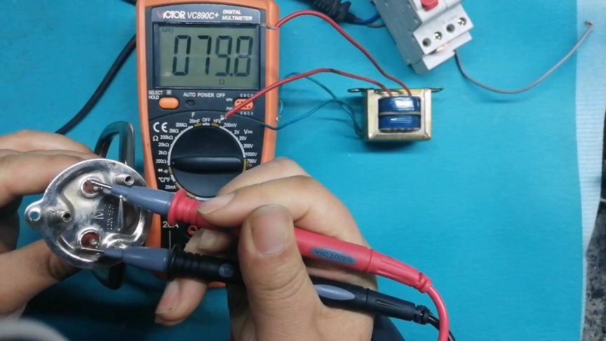 万能表电阻档的用处最多,想学电子维修一定要掌握各个功能