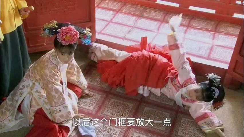 新还珠格格；皇上让小燕子滚，没想小燕子真滚了，太搞笑了