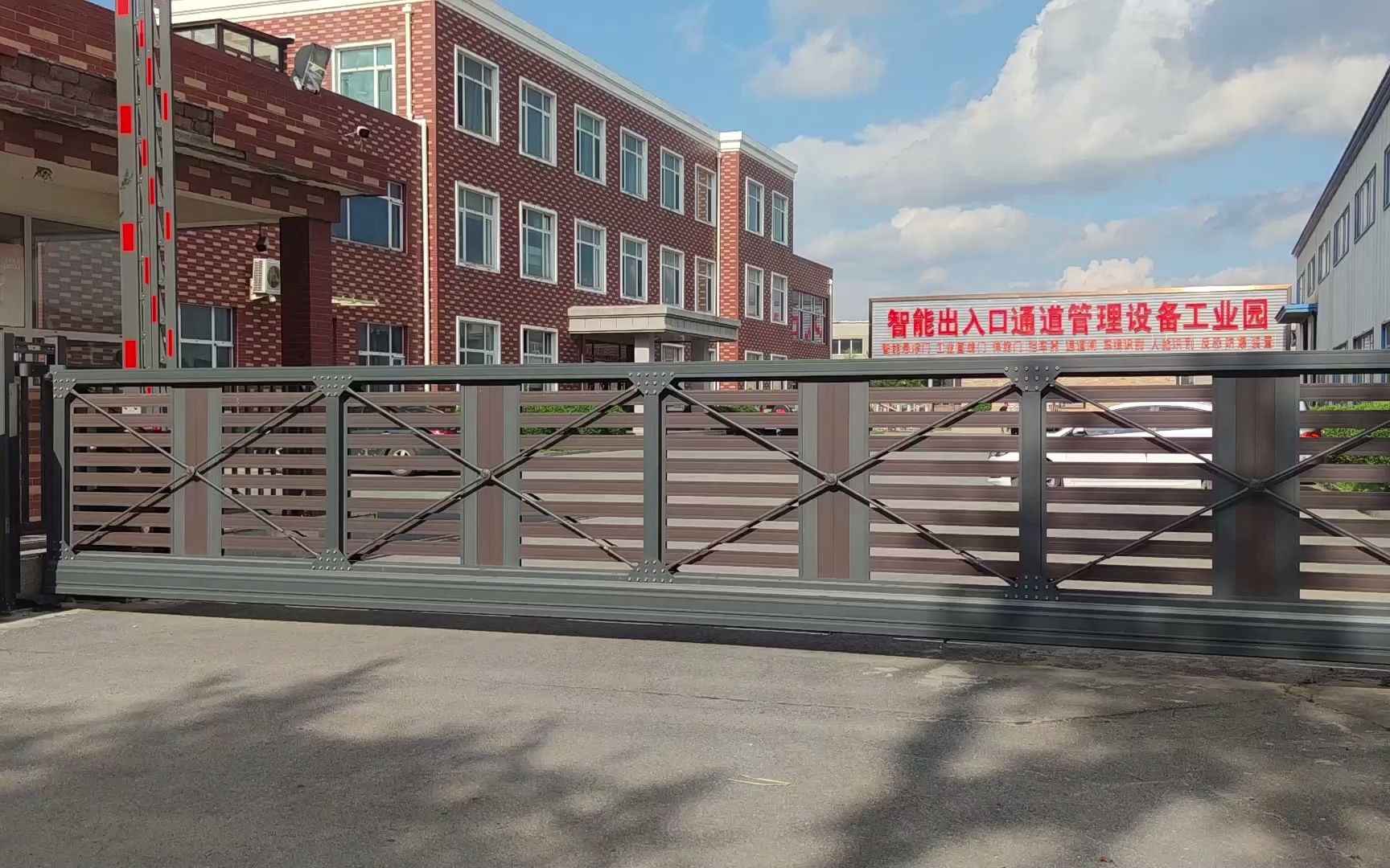 悬浮门平移门伸缩门安装案例最常见的门口