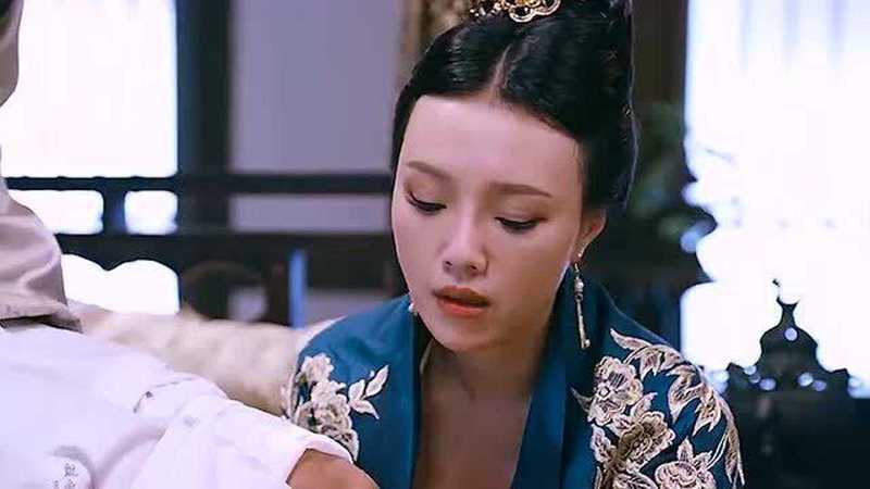 确认是亲生的,父子俩在媳妇面前怂的一模一样