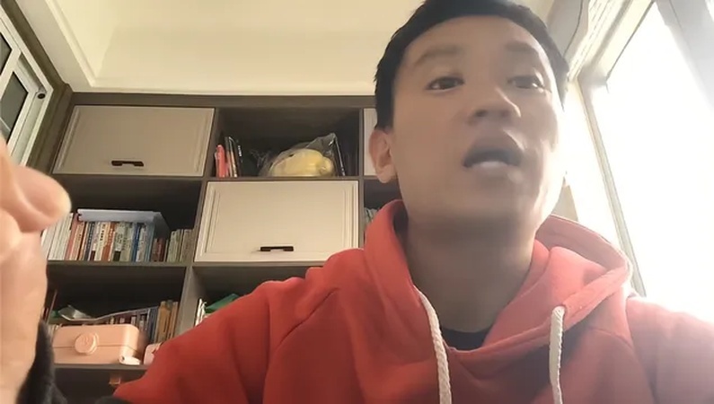 商场回应男厕玻璃磨砂女厕透明