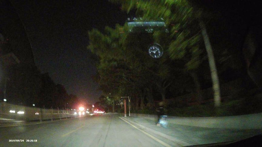 1080P行车记录仪视频2分钟500M,噪点多还看不清车牌,咋回事?