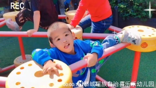 世界很大,你们很小,你们要做最可爱的小孩,不烦世事,满心欢喜