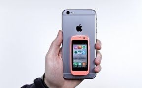 这可能是全世界最小的Android手机_ (中文字幕)