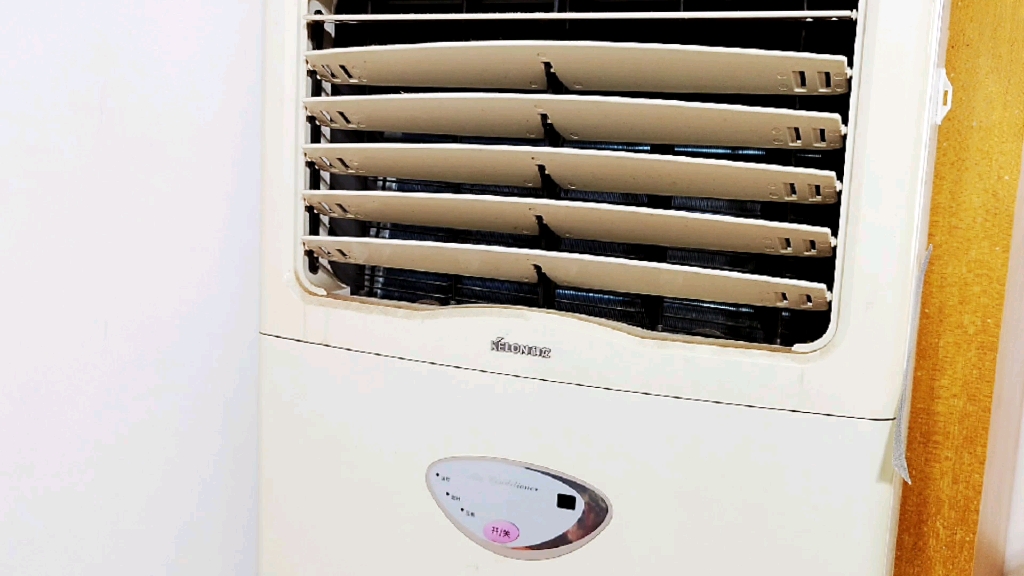 空调没有遥控器就打不开?安装师傅从来不教你,一按这里立马开机