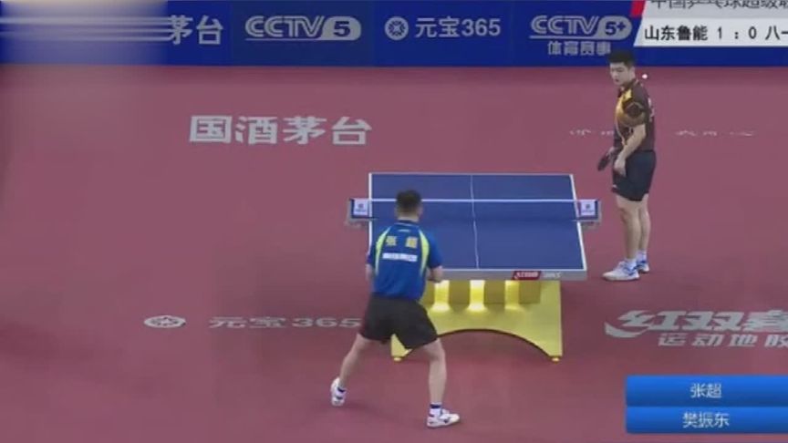 可爱!观众都以为樊振东受伤了,没想他是一被国球耽搁的喜剧演员