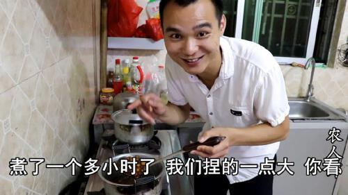 农人小哥来堂姐家做黑珍珠,想不到做出来的珍珠比奶茶店的还好吃