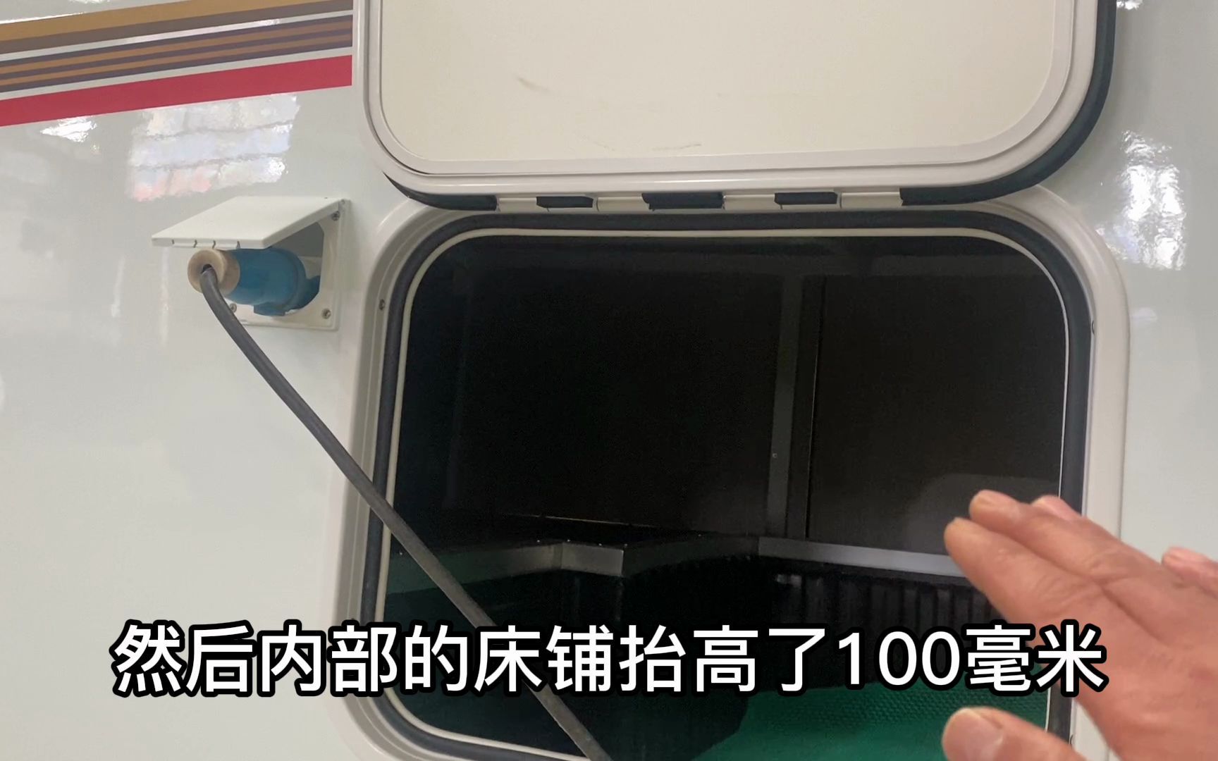 不断改进的越野四驱升顶房车,配置内饰升级,引来无数厂商模仿