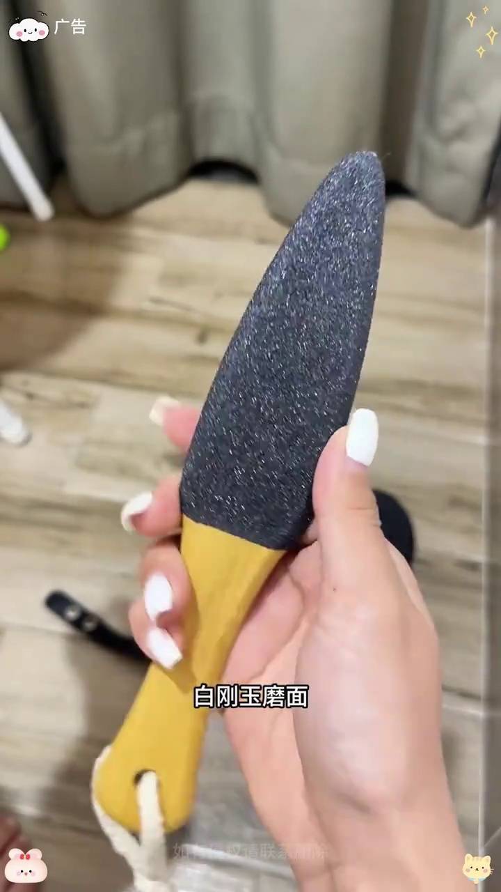 脚上爱起死皮的姐妹们,备上这个白刚玉搓脚板,360度都能磨。老皮磨掉...