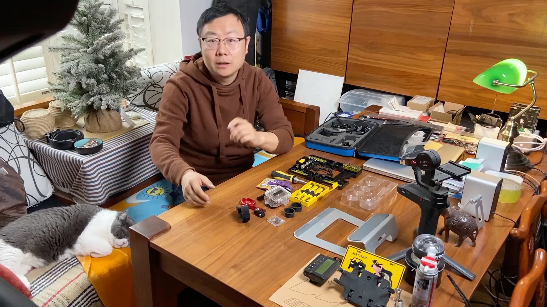 给摩托车装一个门禁卡,这下进小区很方便了。