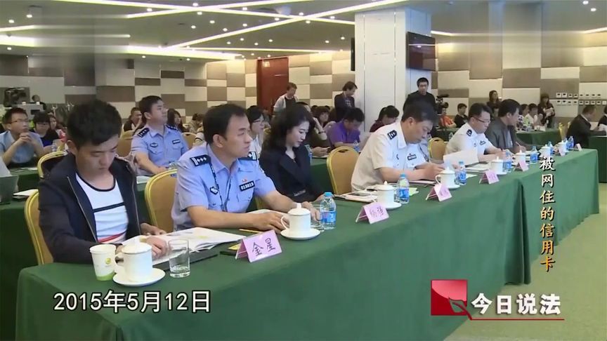 女子想提升信用卡额度,怎料去银行查看明细,让她傻眼了