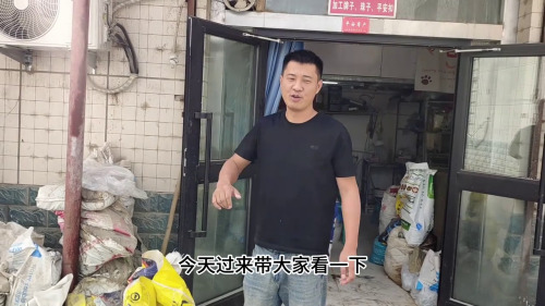 拿2袋和田玉加工后剩下的边角料,加工后看看能值多少钱?