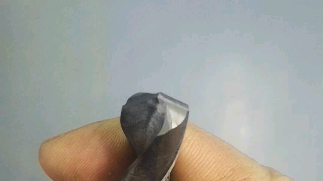 手工修磨钻头,测试一下排削